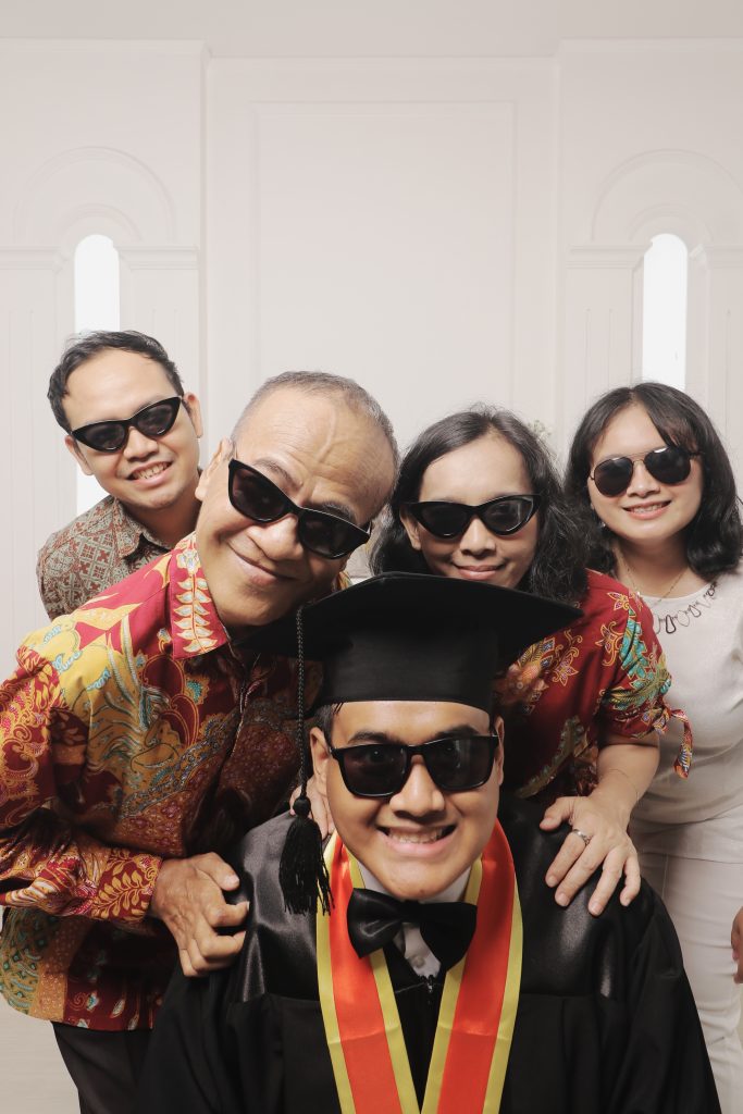 Ide Pose Self Photo Wisuda